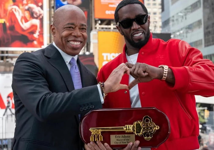The mayor of NY giving the keys of the city to Diddy back in 2023. - 9GAG