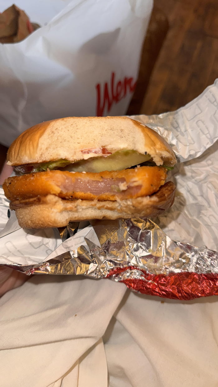 Wendy’s chicken sandwich fail - 9GAG