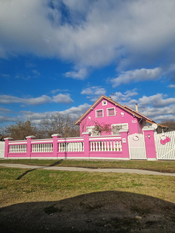 Hello Kitty house in Serbia - 9GAG