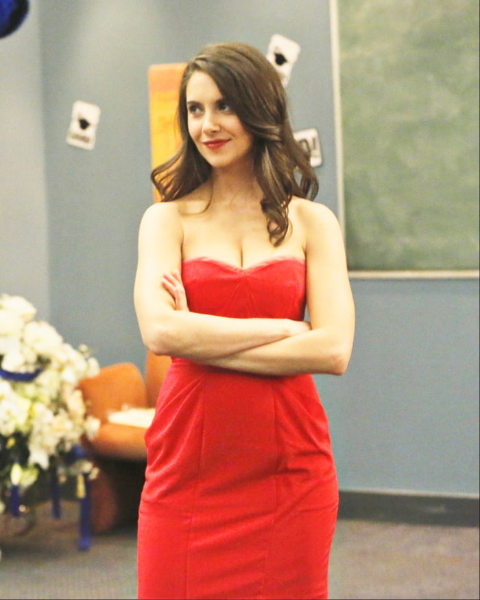 Alison Brie (Evil Annie) - 9GAG