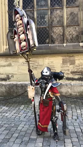 Warhammer 40k Sister of Battle Cosplay with Simulacrum Imperialis. - 9GAG