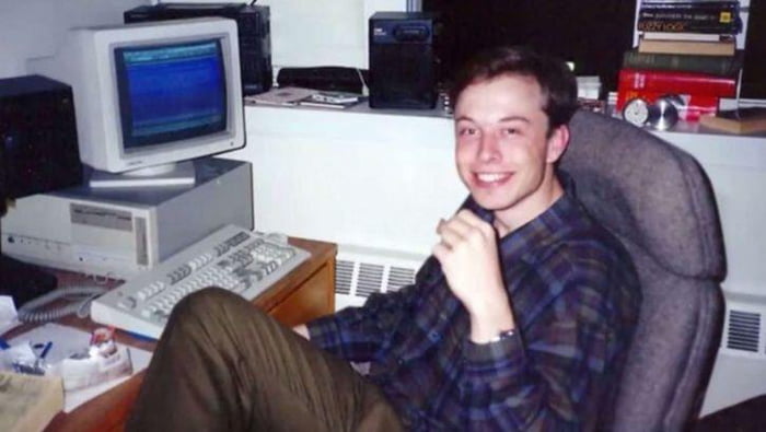 Young Jeff Bezos creating Amazon (1994) - 9GAG