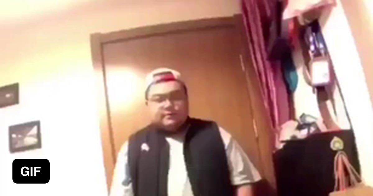 The way this guy moves his body while dancing - 9GAG