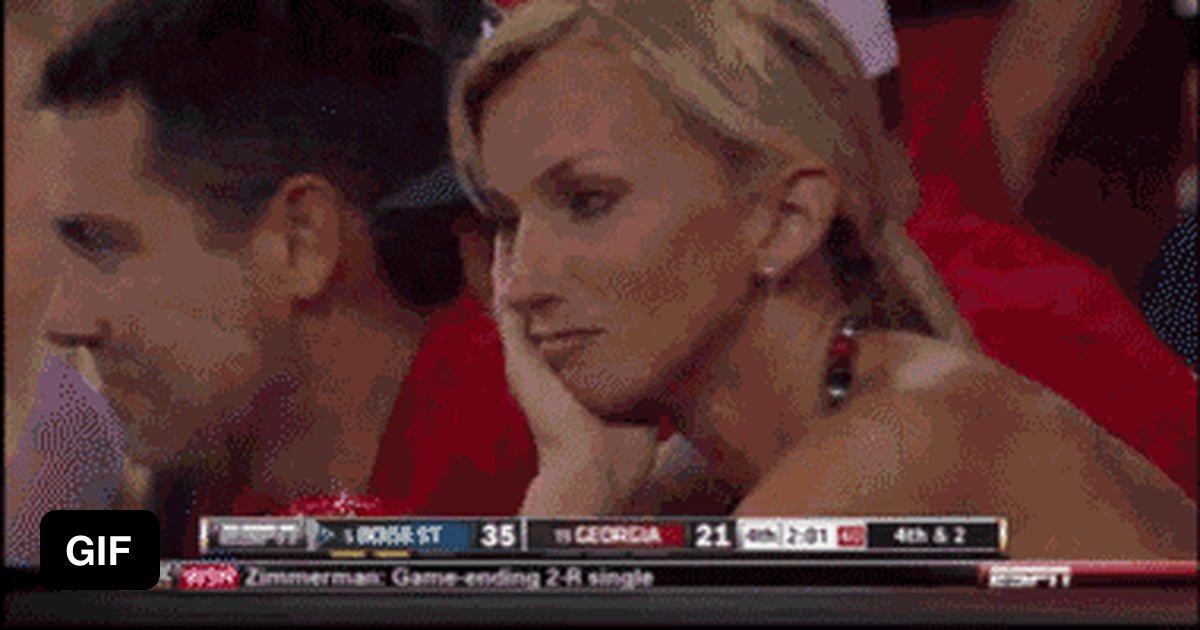 She's not interested, bro. - 9GAG