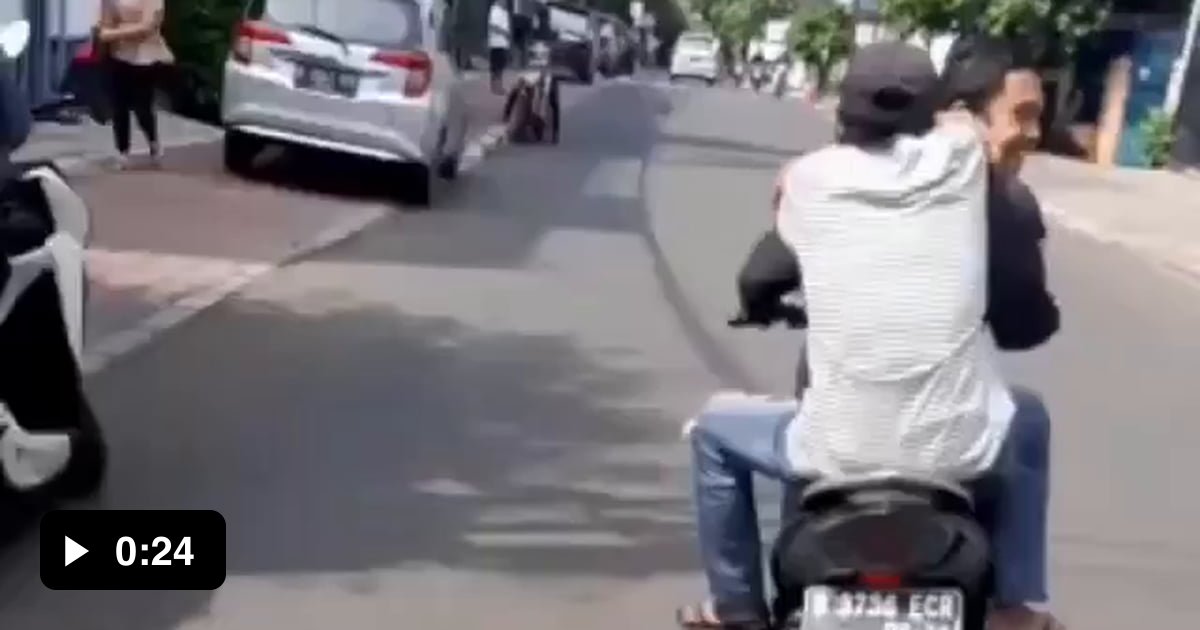 Beloknya alus banget ga pake ngerem - 9GAG Beloknya alus banget ga pake ngerem - 9GAG