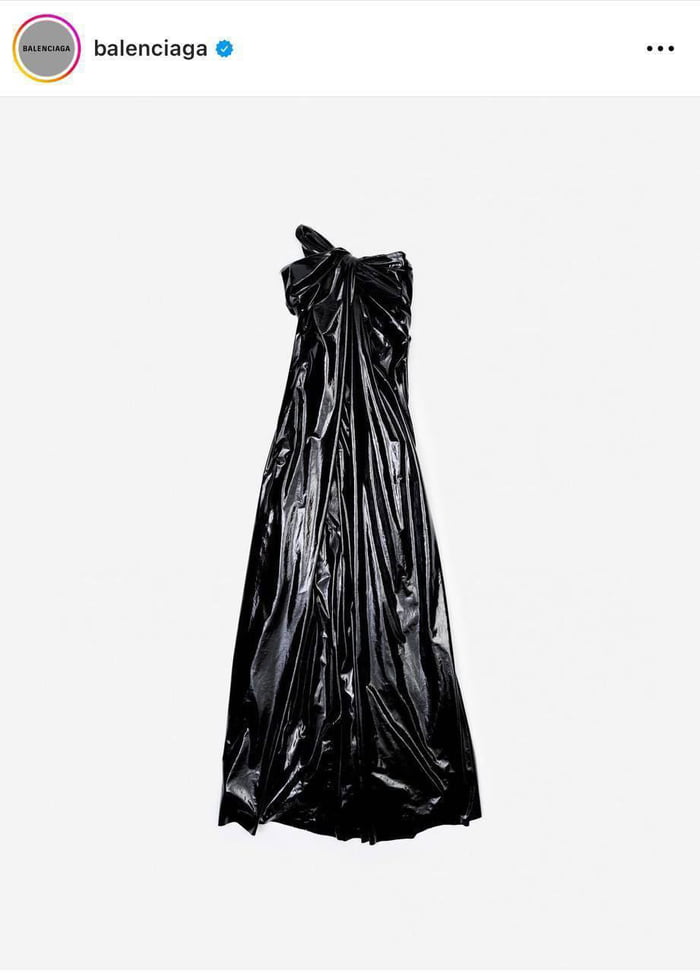 Yesterday, Balenciaga showed a new dress in the form of a garbage bag ...