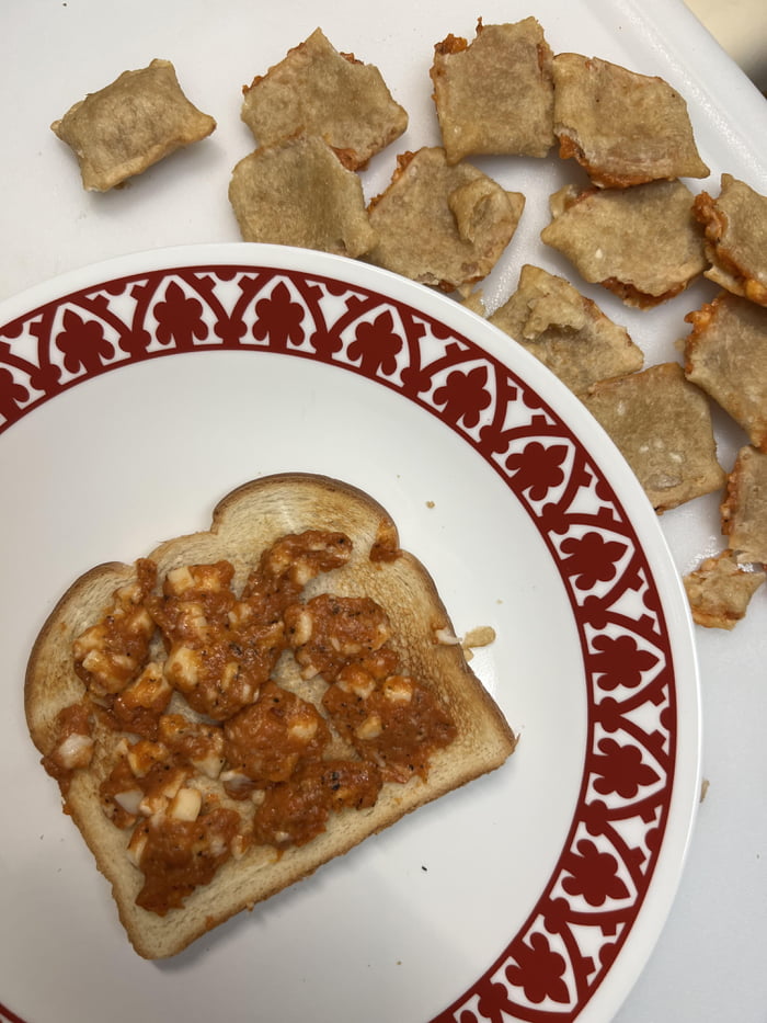 How many packets of pizza do you guys usually put on your toast? - 9GAG