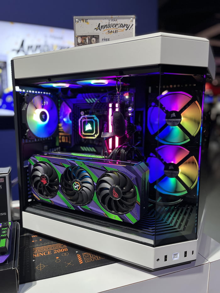 HYTE Y60 with EVA Components from PAX WEST - 9GAG