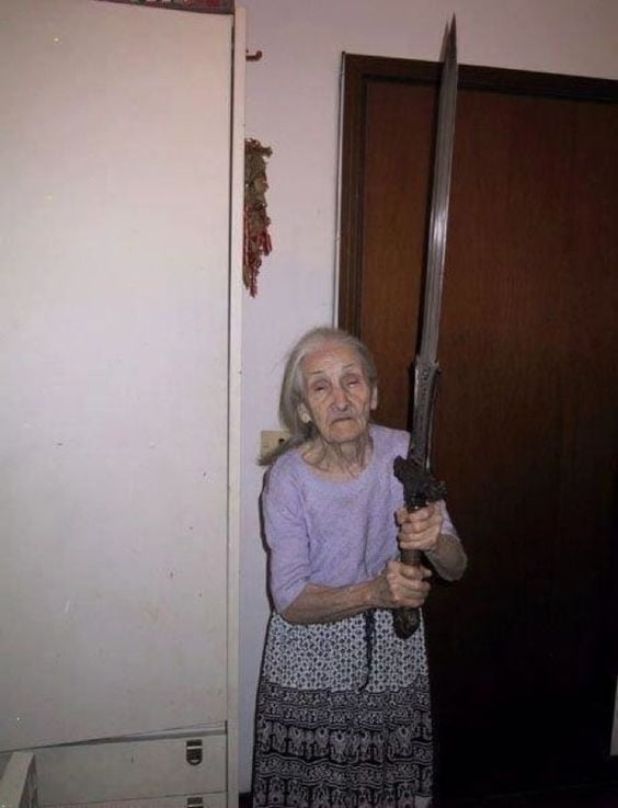 I got my grandma a new kitchen knife - 9GAG