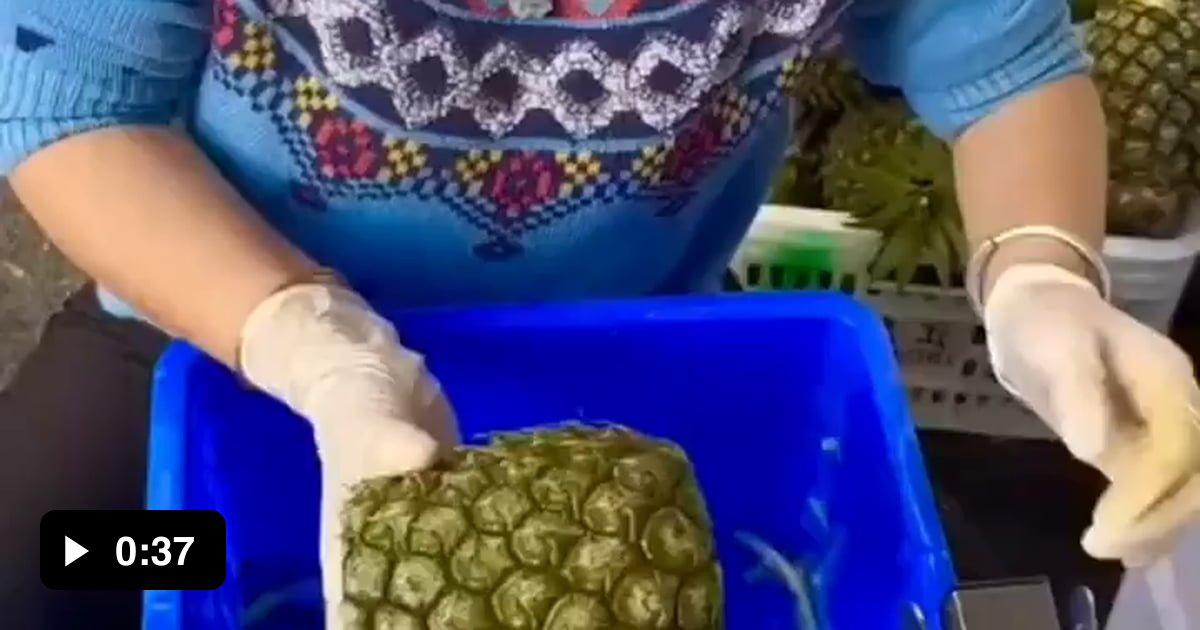 Skinning a pineapple and removing the eyes - 9GAG