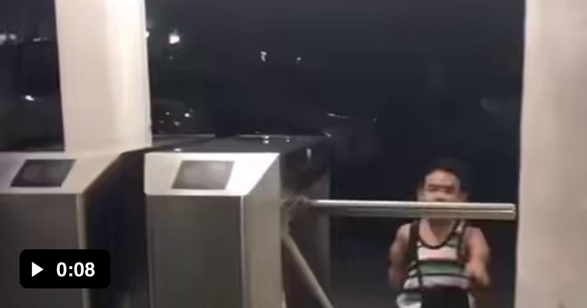 There was a small problem for the controller that day - 9GAG