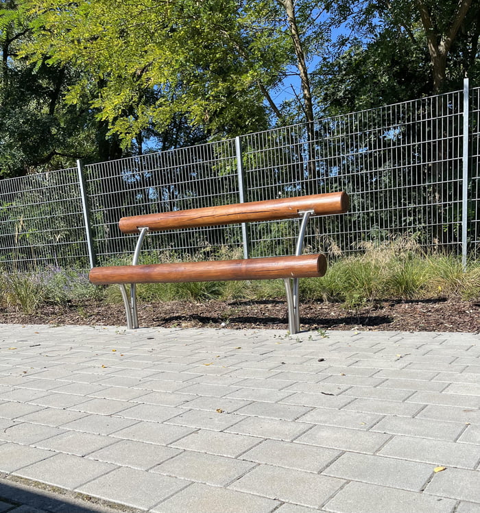 This „bench“ that’s as comfortable as you’d expect - 9GAG