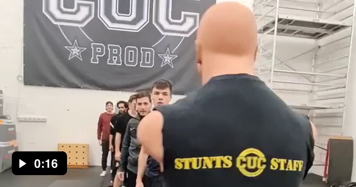 Awesome show fight - 9GAG