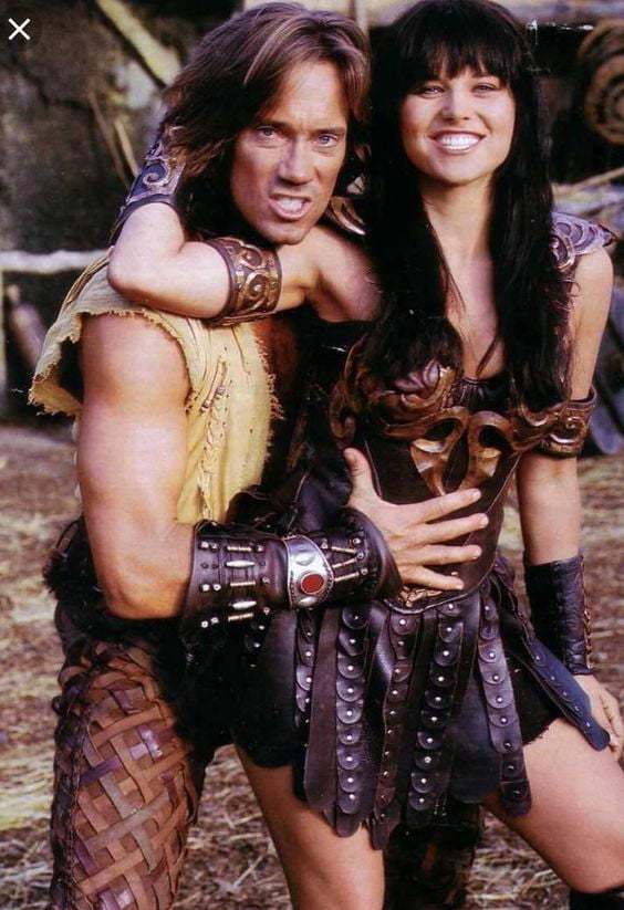 Xena and Hercules on set in the 90’s - 9GAG