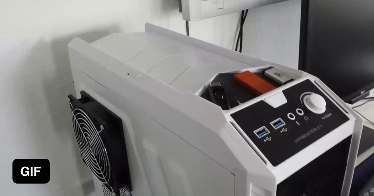 Activating Cat Defense Mode - 9GAG