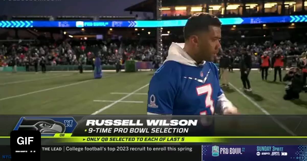 Russell Wilson in passing challenge. - 9GAG