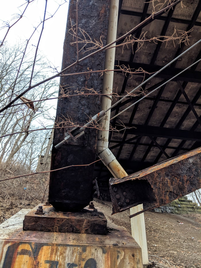 Picture of the underside of the bridge that collapsed in Pittsburgh ...