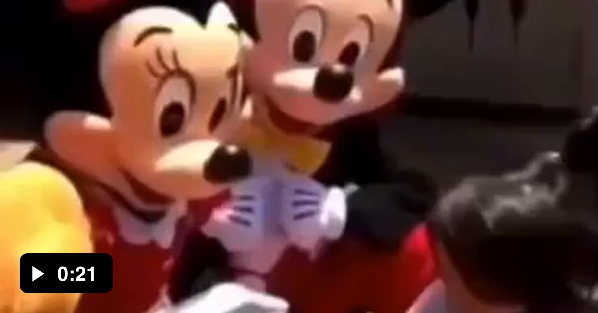 Good Minnie Mouse knows sign language - 9GAG