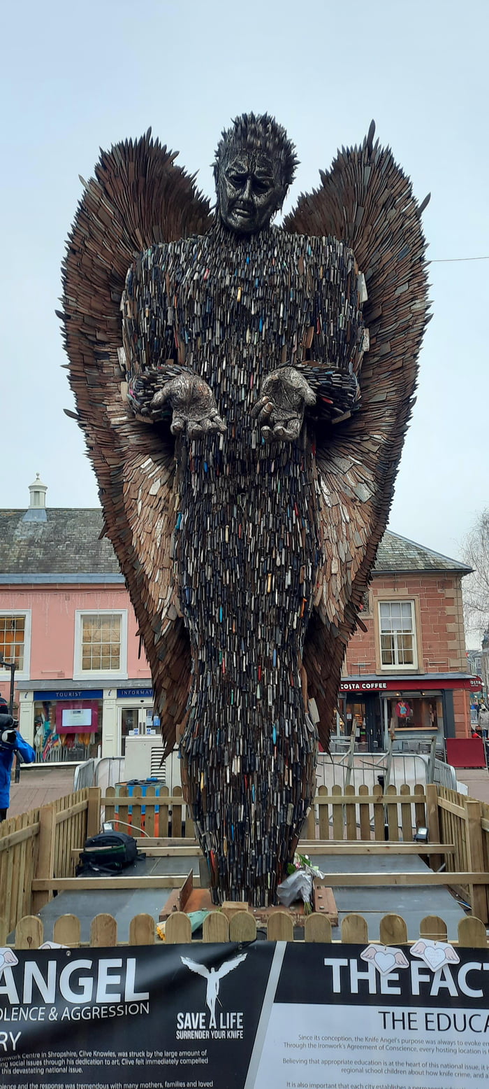 A statue made of 100,000 knives removed from UK streets - 9GAG