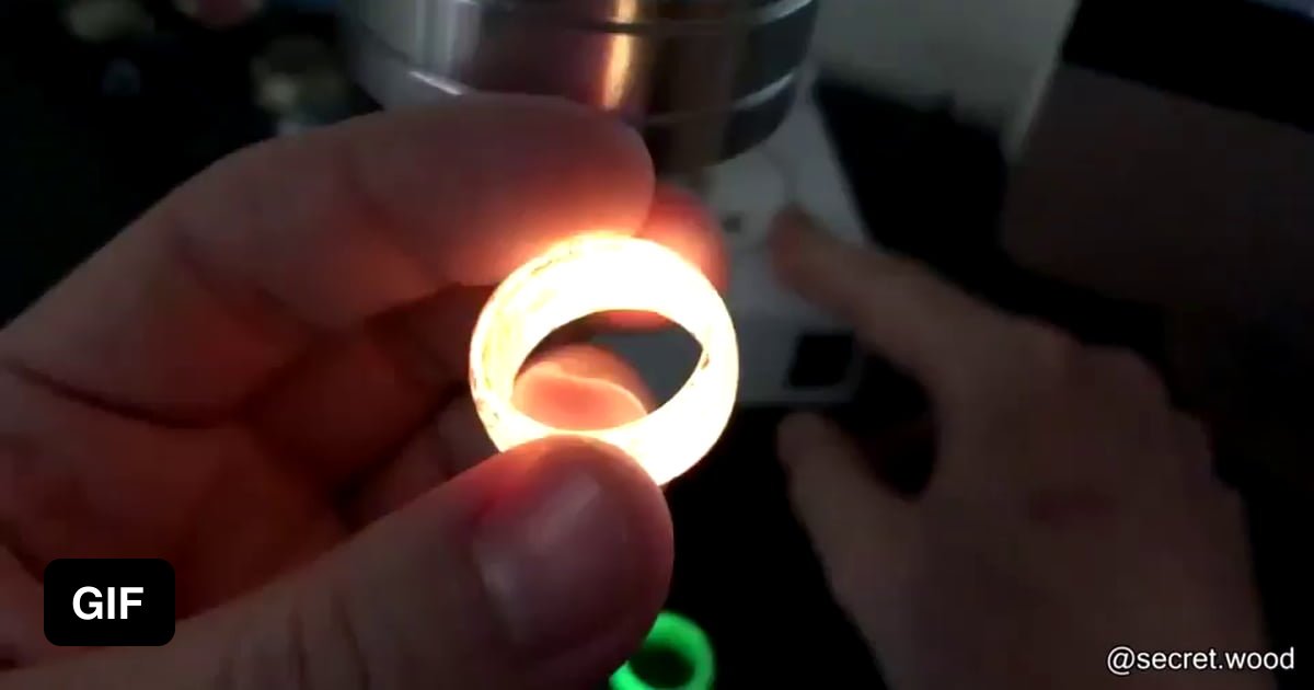 Glow Ring - 9GAG