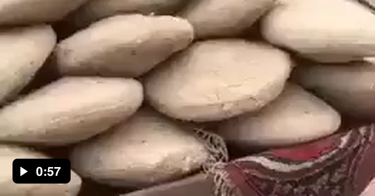 old-way-of-preserving-food-these-grapes-are-more-than-6-months-old-9gag