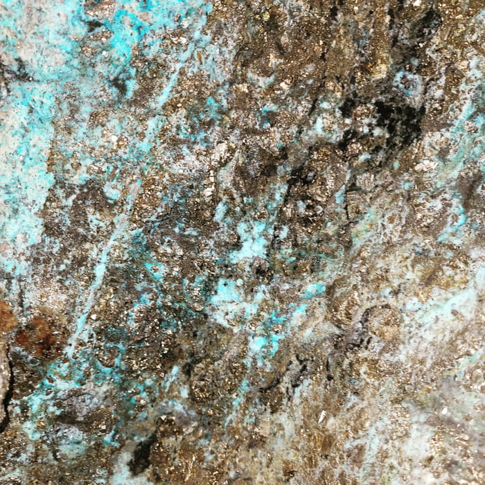 Gold and copper vein -300 ft ️ - 9GAG