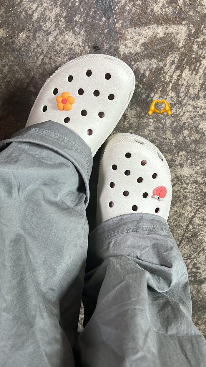 Nayeon Instagram Story Update - Nayeon showing off her crocs - 9GAG