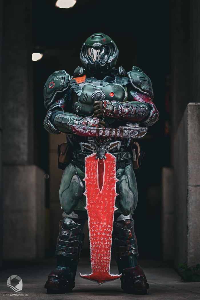 Doomslayer cosplay by dcwbuilds - 9GAG