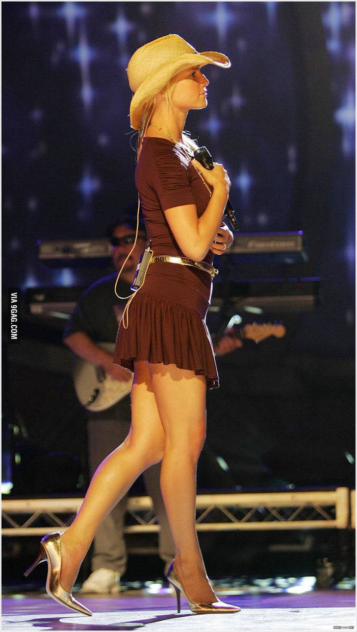 Jessica Simpson back in the day - 9GAG