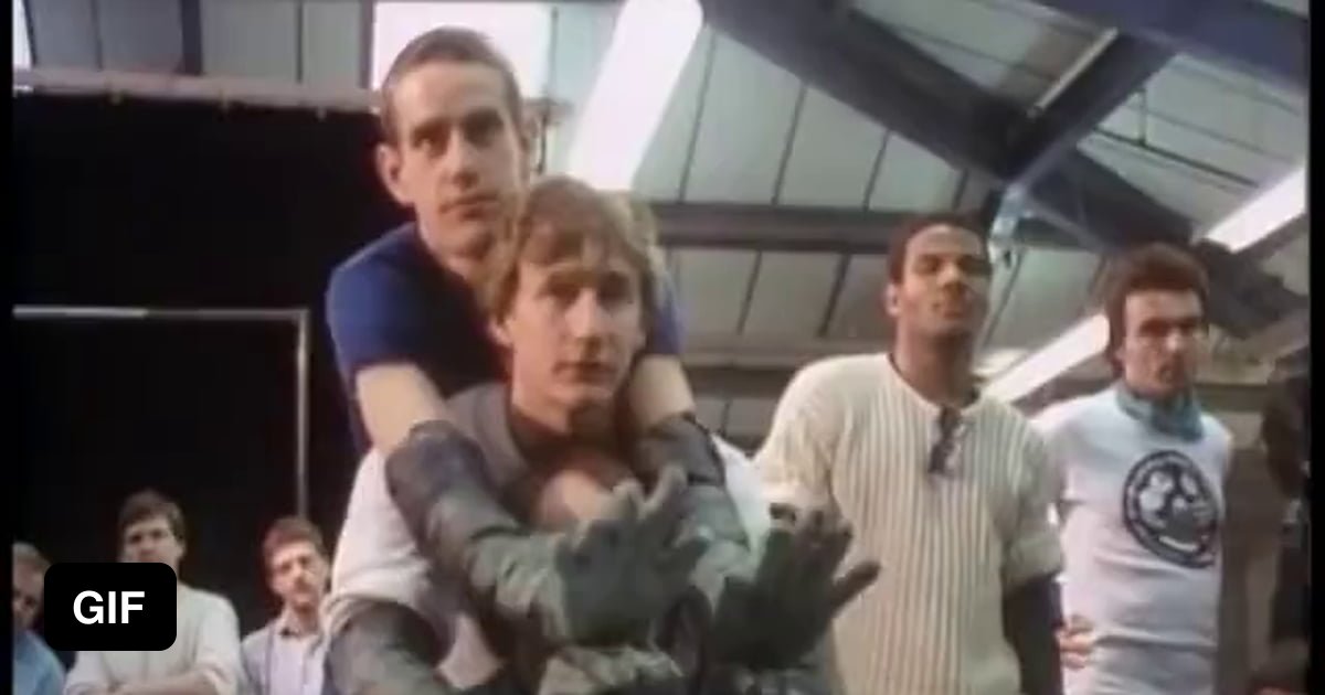 Rehearsing the hands scene in "The Labyrinth" - 9GAG