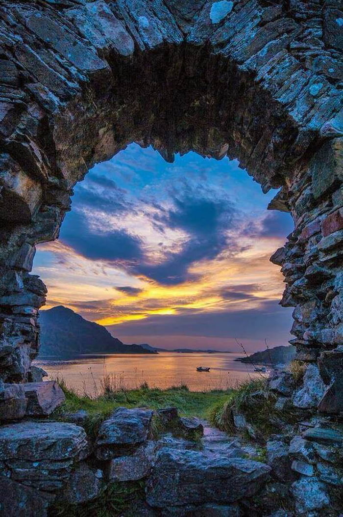 Lake sunset, Scotland 🏴󠁧󠁢󠁳󠁣󠁴󠁿 - 9GAG