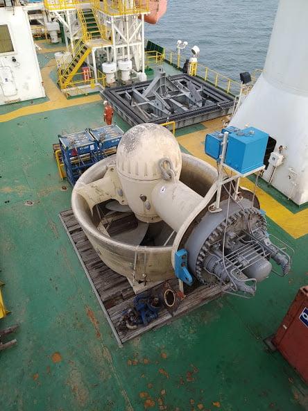 In case you wondered how a 5500 HP Azimuth Thruster looks like... - 9GAG