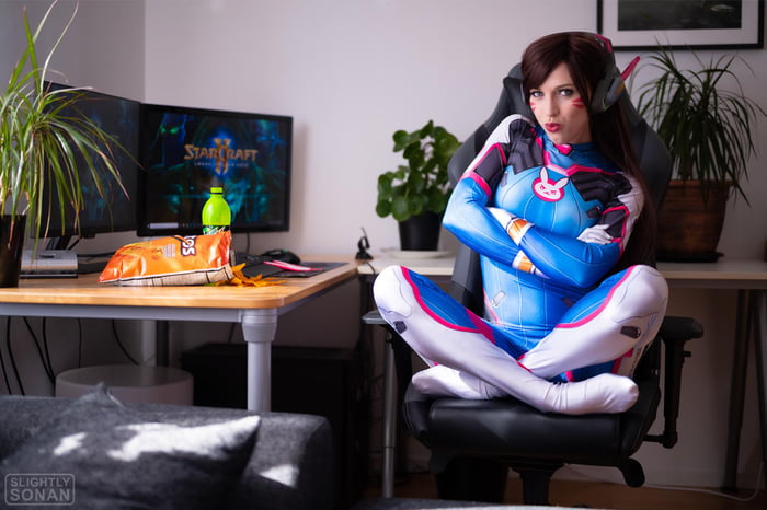 DVa - Overwatch by SlightlySonan - 9GAG