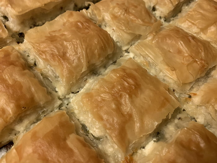 Pastry with feta cheese and spinach (Lebanese rakakat bi jibne) - 9GAG