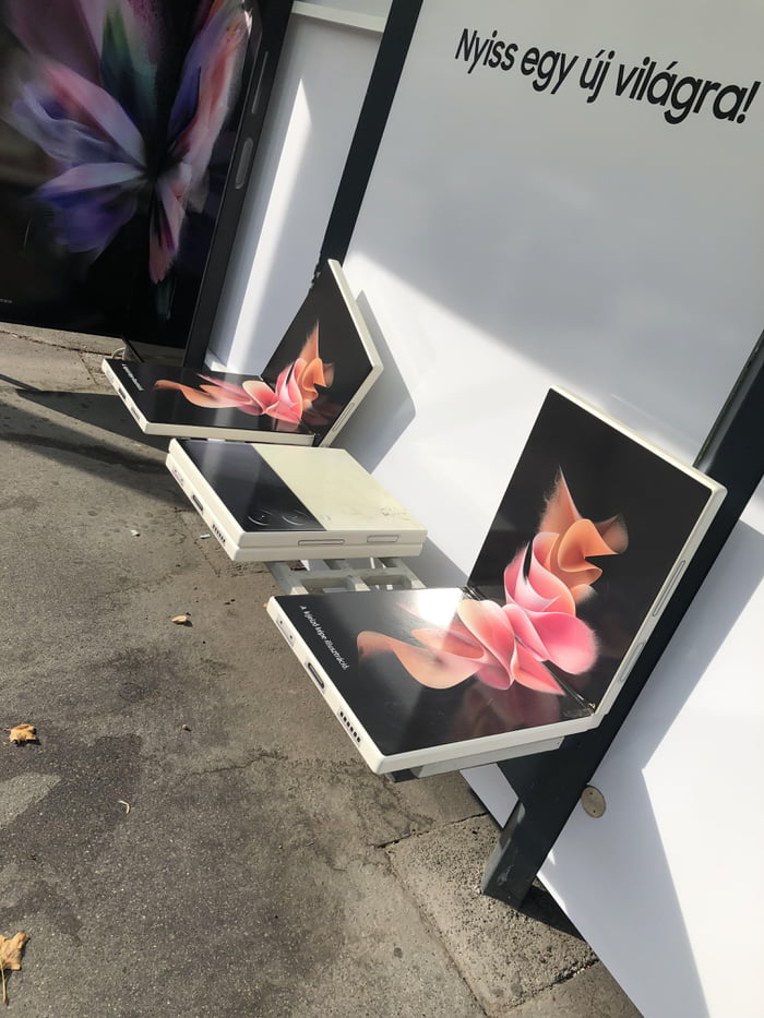 Samsung bus stop ad - 9GAG