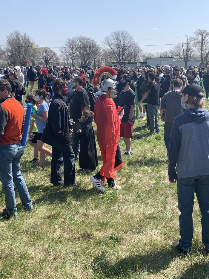 Josh Swain battle, over 1k people so far - 9GAG