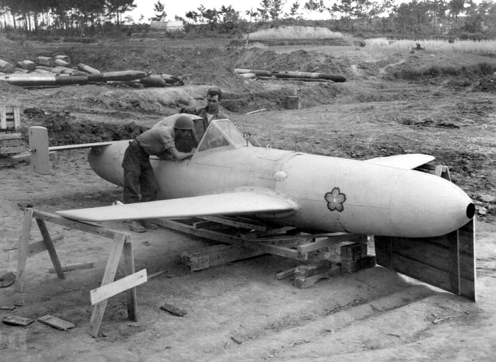 US Army soldiers inspect the cockpit of a captured Yokosuka MXY7 Ohka ...
