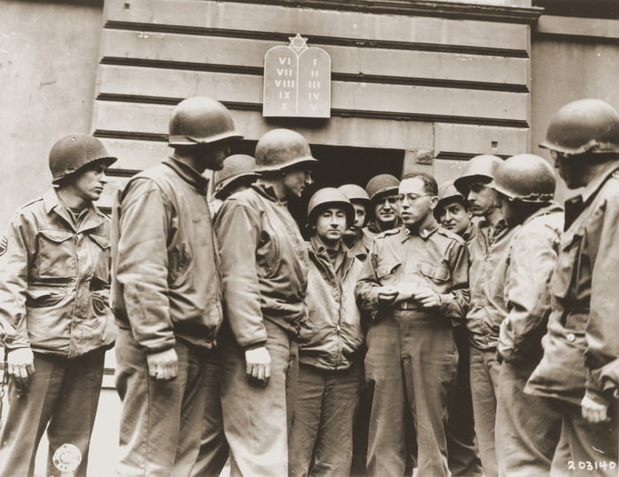 American Army chaplain Rabbi Samuel Blinder converses with a group of ...
