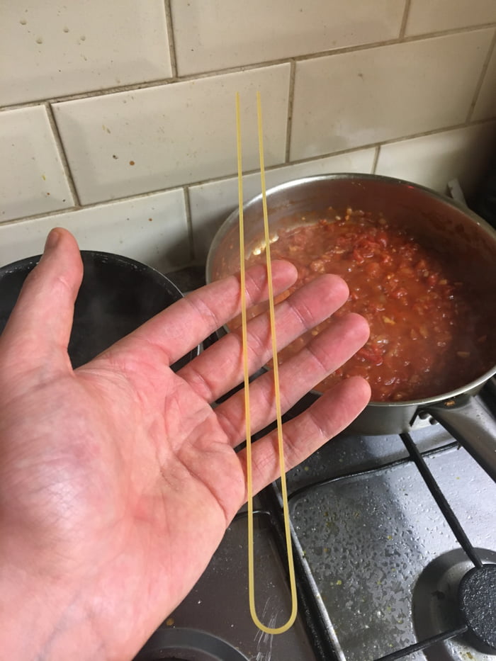 My spaghetti is extra long - 9GAG
