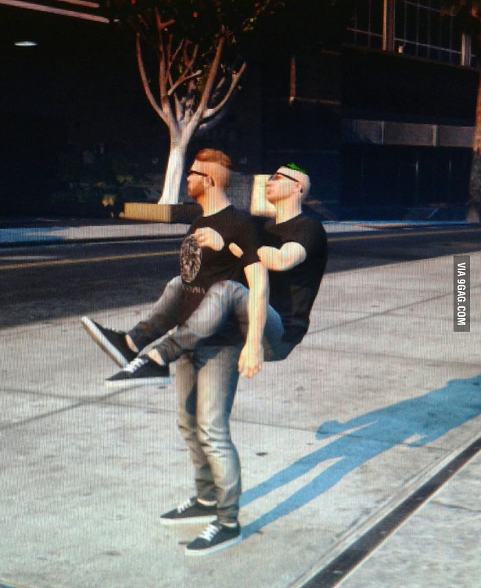 Piggyback ride bug in Gta V - 9GAG