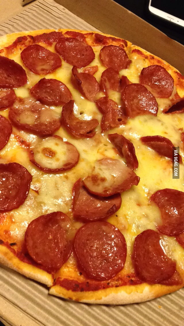 You can never hate a pepperoni pizza - 9GAG