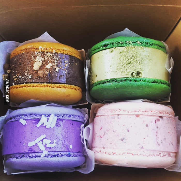 Macaroons with ice cream. - 9GAG