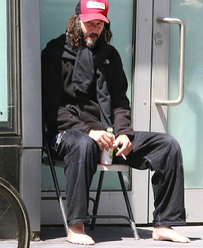 Keanu Reeves lookin like a Hobo - 9GAG