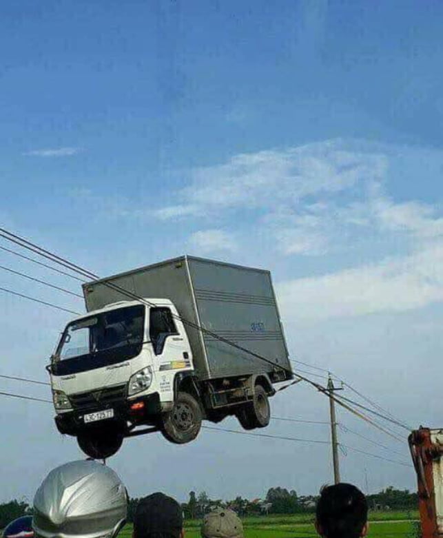 2017: flying trucks - 9GAG