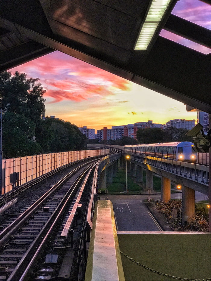 Singapore morning mrt - 9GAG