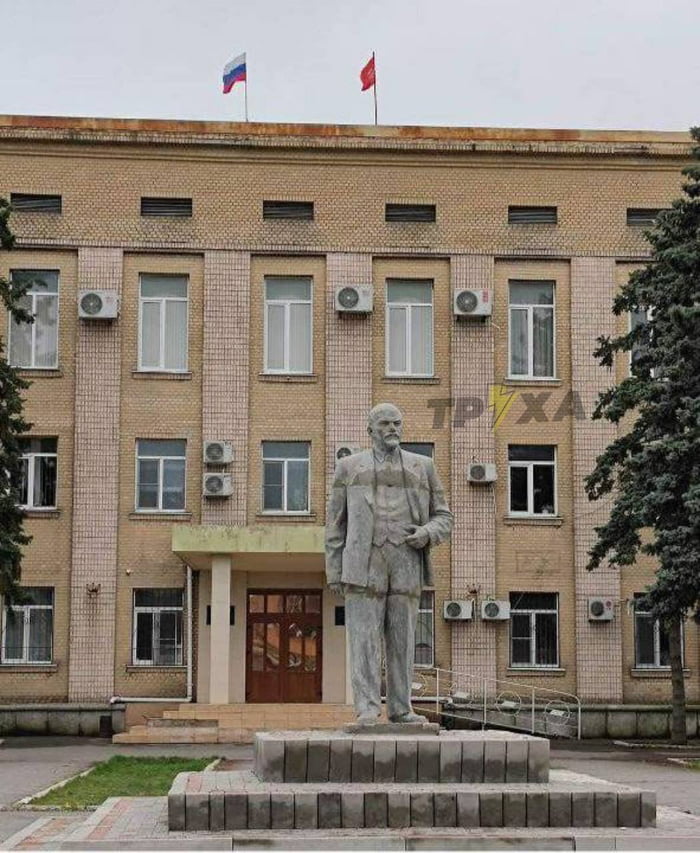 "Zruzzia World" came to Ukraine - Genichesk. a monument to Lenin was ...