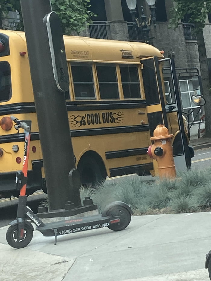 S’COOL BUS more like CRINGE BUS - 9GAG