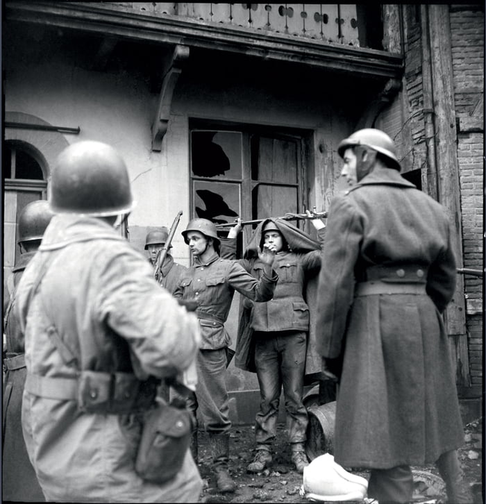French commando with German prisonners, those frenchmen had to capture ...