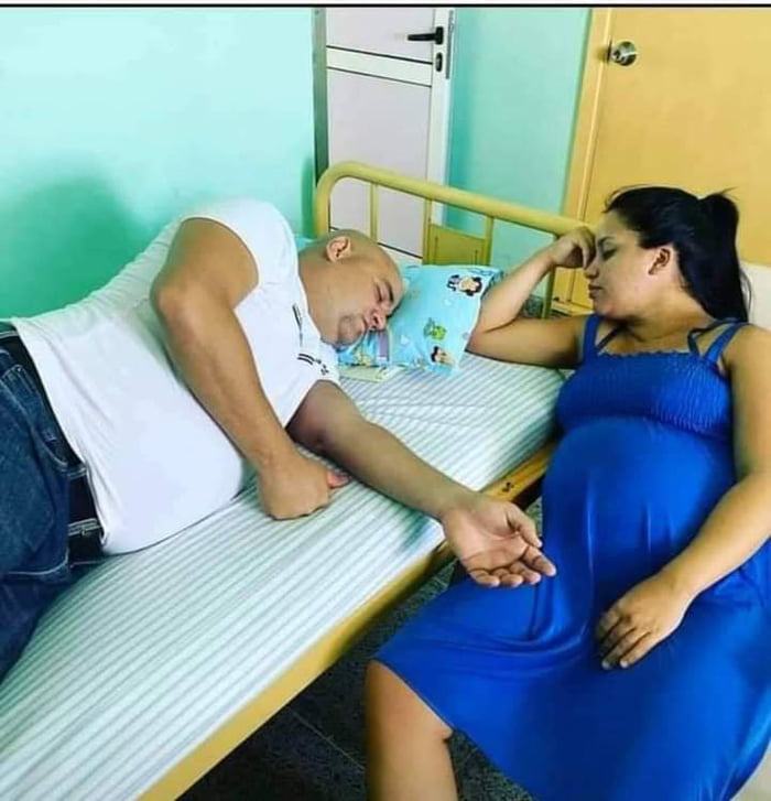 O marido cuidando da esposa 🤭 🤣 - 9GAG