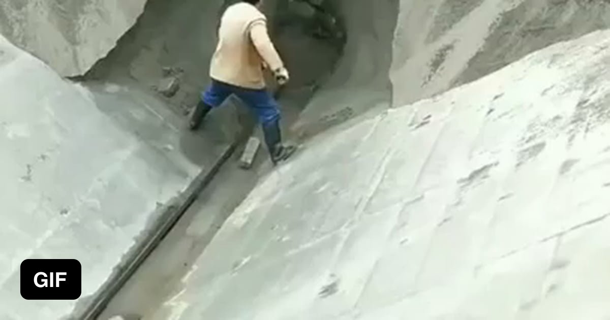 Unloading sand from a ship - 9GAG